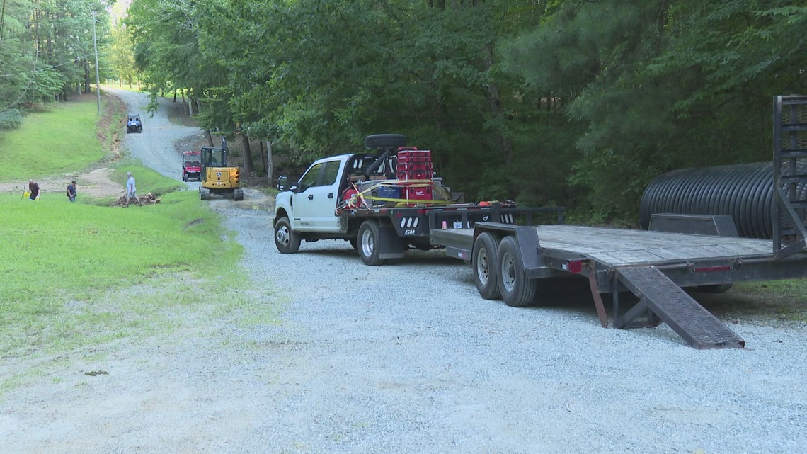 Jordan Meadows residents unite after flood damage | wcnc.com