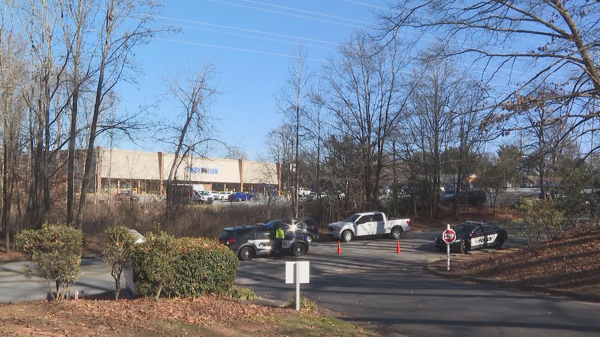 Heavy police presence on Lawndale Drive in Greensboro | wcnc.com