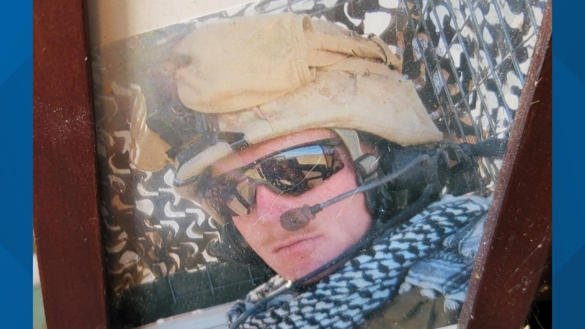 Gold Star father replaces American flags for free in honor of son ...