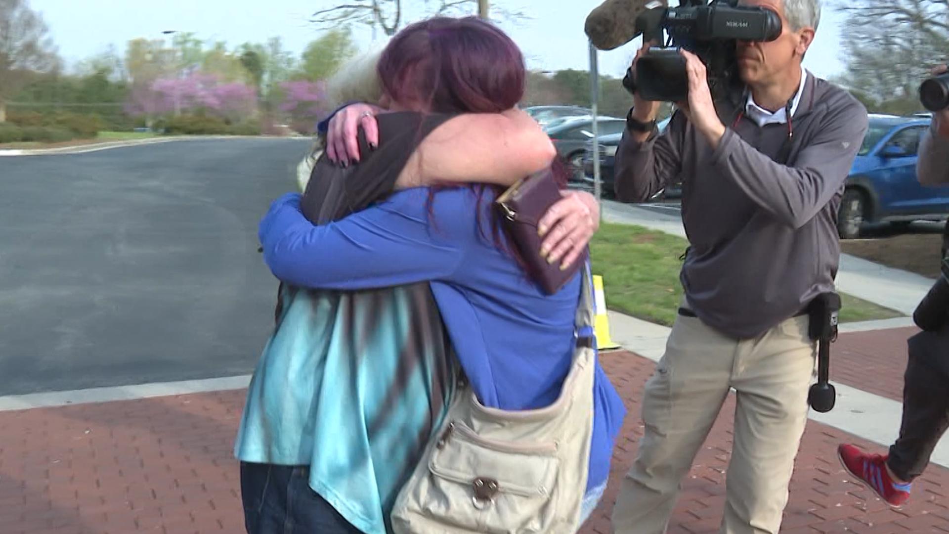 Missing NC woman found alive 24 years later hugs daughter in emotional ...