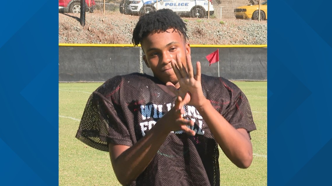 Deaf football player inspires NC community | wcnc.com