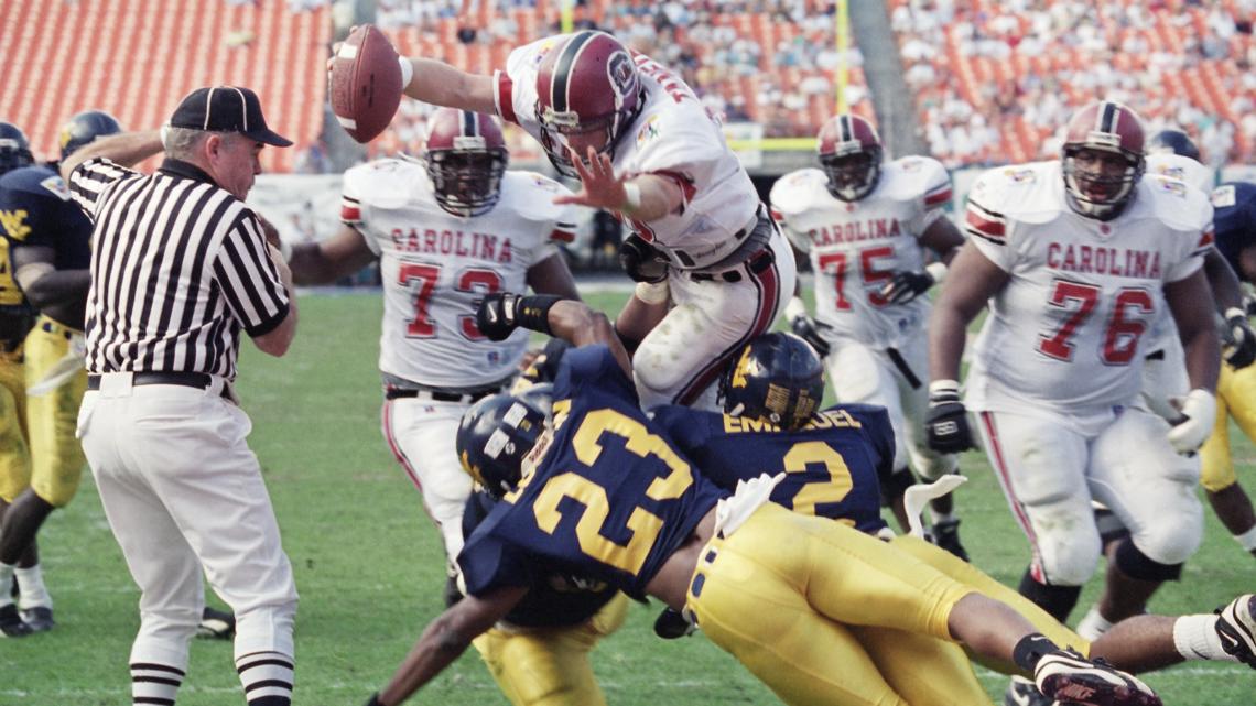 Legendary USC quarterback Steve Taneyhill dies | wcnc.com