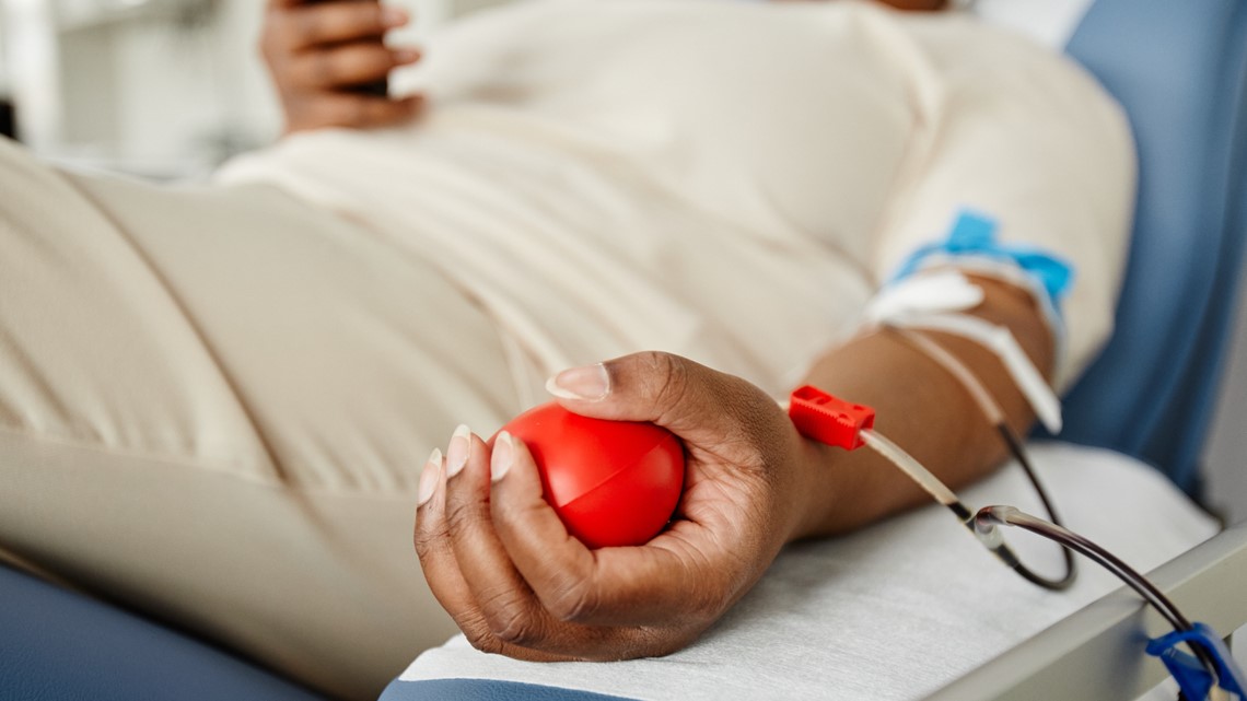 VERIFY: Can you give blood if you just received a COVID vaccine? | wcnc.com