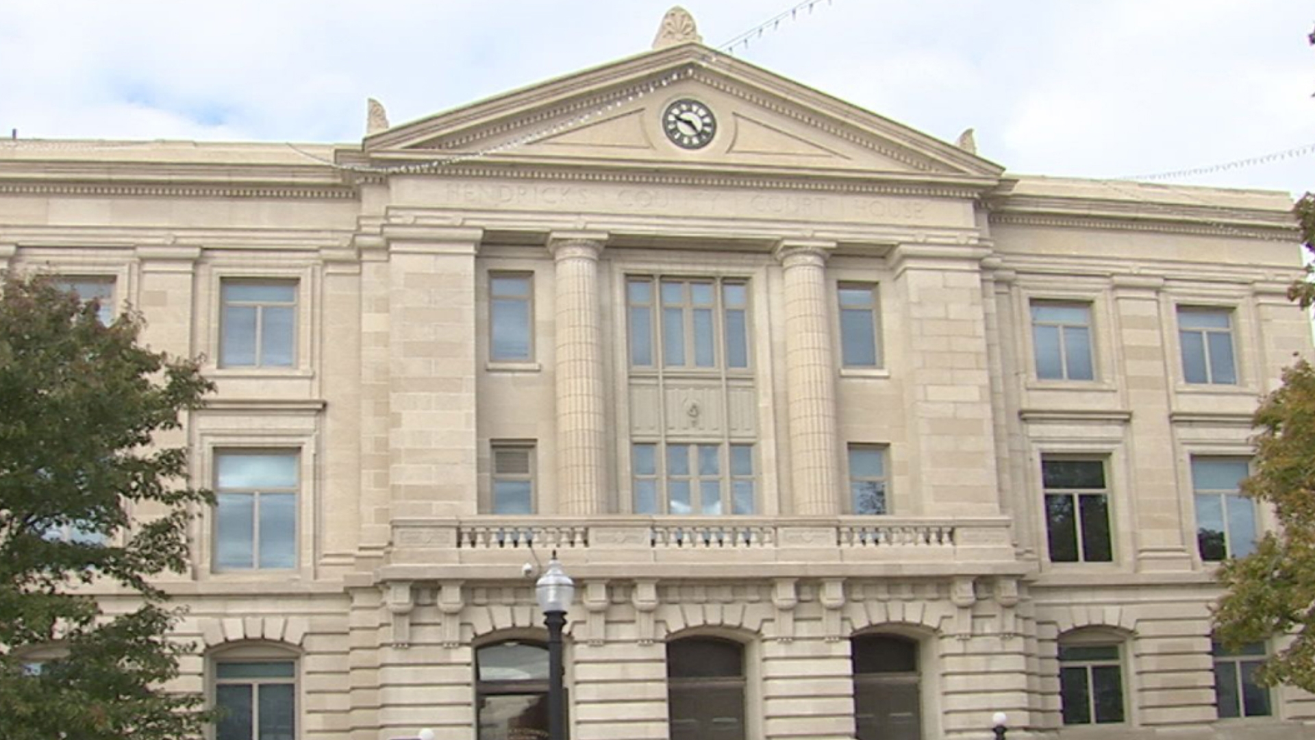 Deputy shoots and kills armed man outside Hendricks County Courthouse ...