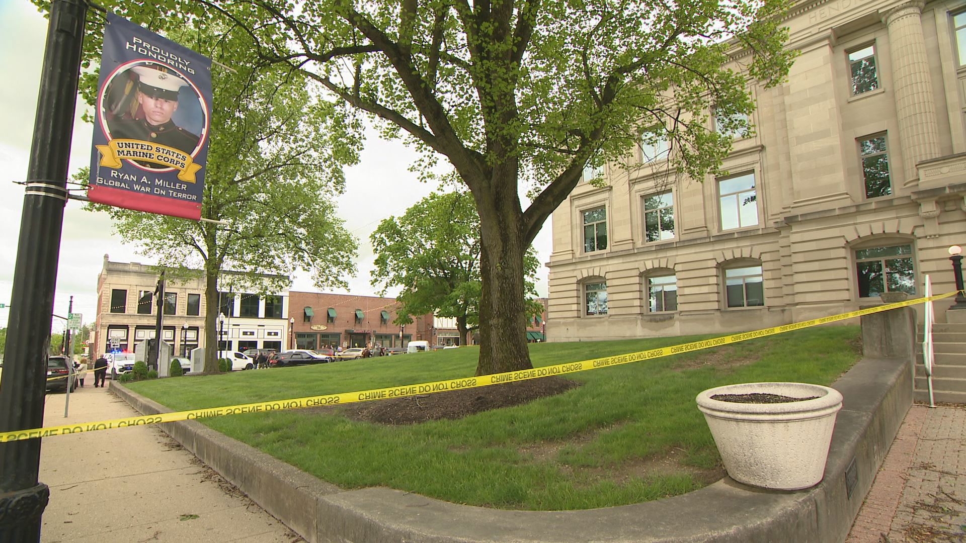 Deputy shoots and kills armed man outside Hendricks County Courthouse ...