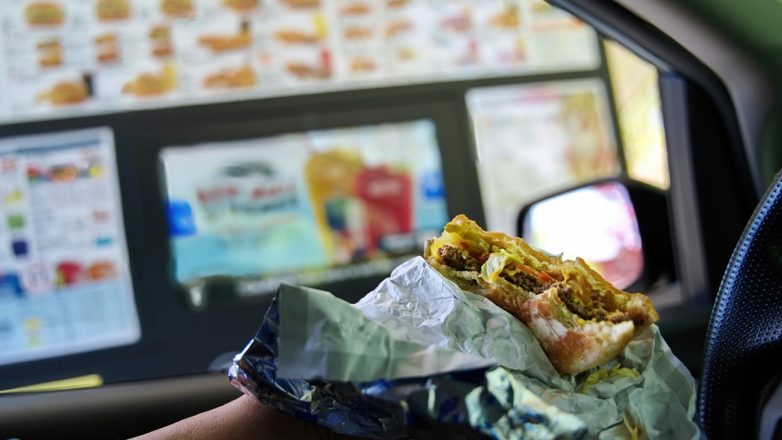 Study reports slower drive-thru times from fast-food chains | wcnc.com