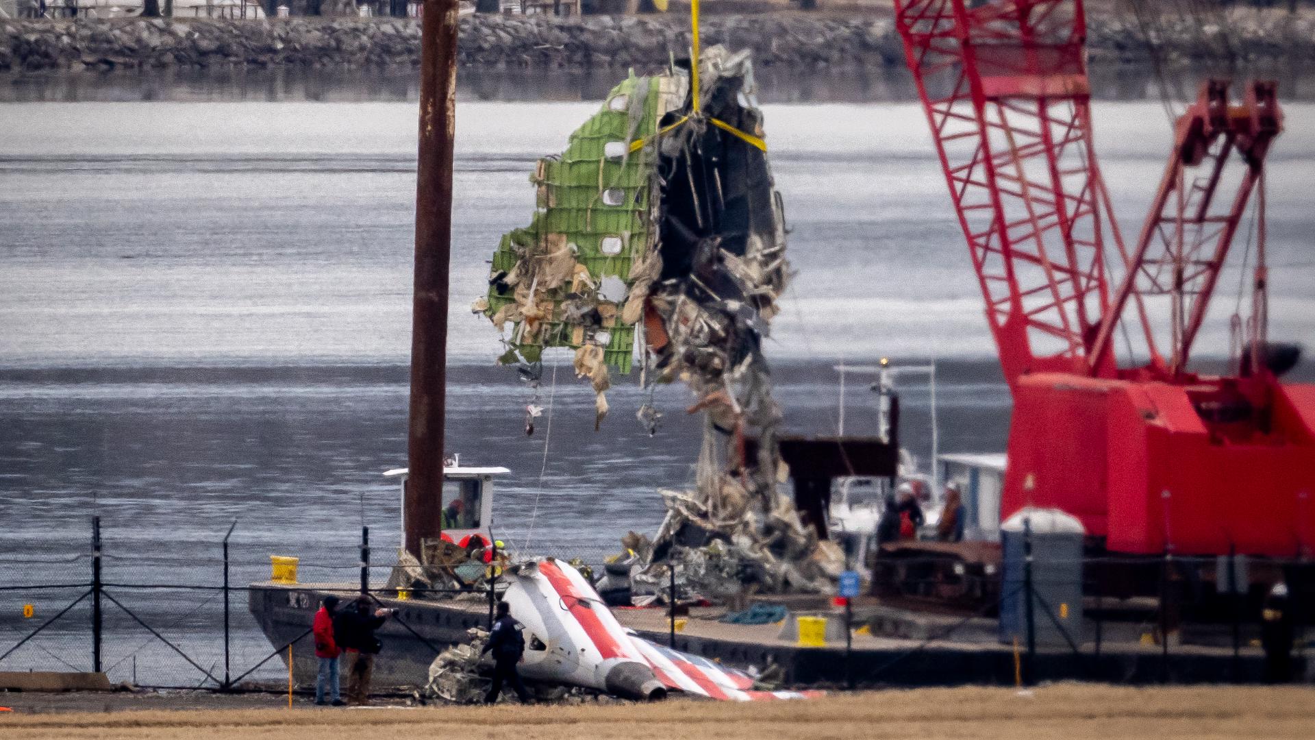 Lasers help river search for debris from plane and helicopter collision ...